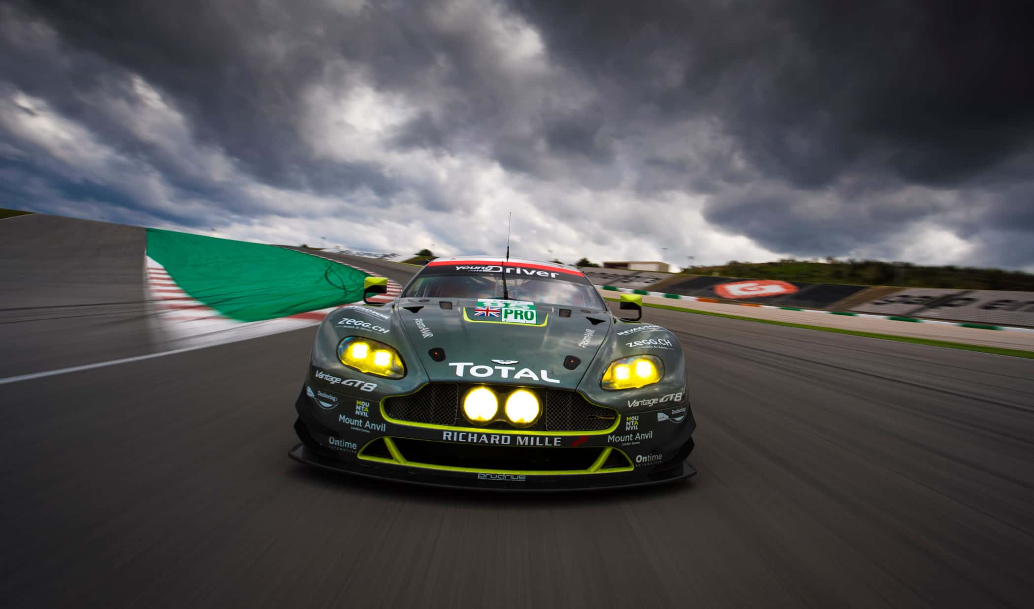 Aston Martin V8 Vantage GTE