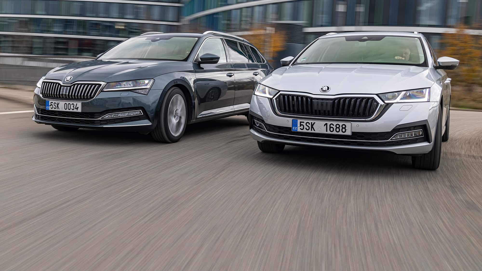 Skoda Octavia Combi und Superb Combi im Vergleich