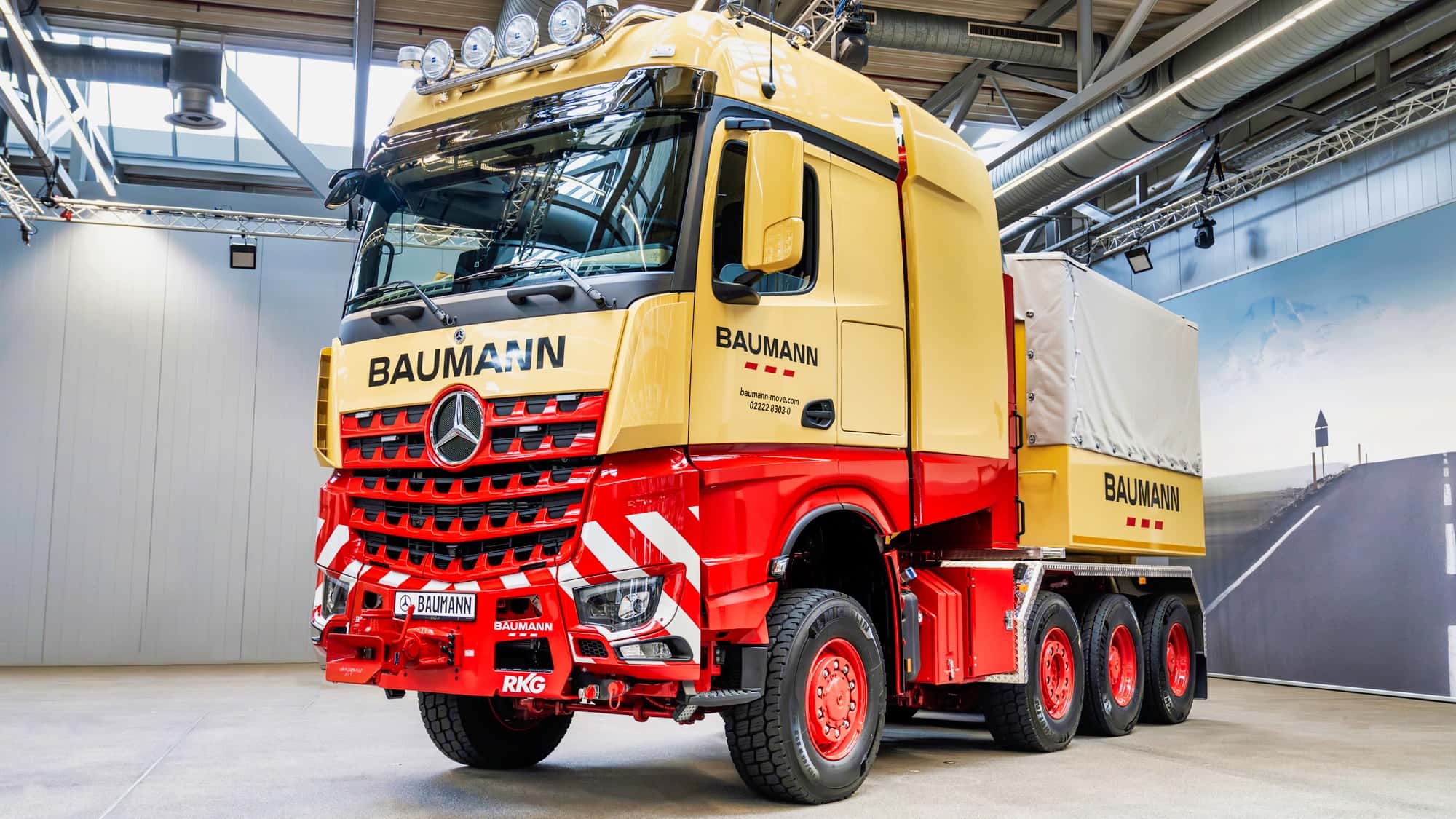 Mercedes-Benz Arocs SLT 4463 AS 8x6 zieht 1.000 Tonnen