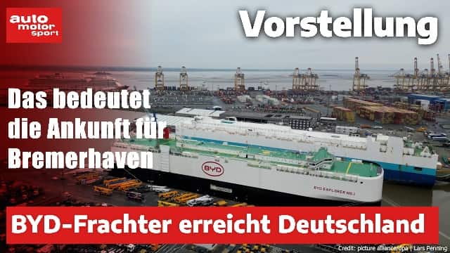 Der BYD Frachter legt in Bremerhaven an