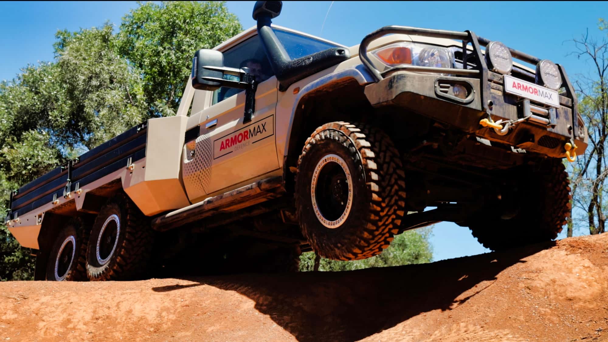 Armormax Toyota Land Cruiser 79 TAC-6 6x6: Allesüberwinder