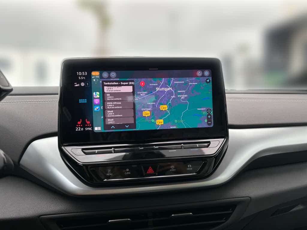 Tankstellen und Ladesäulen über mehr-tanken in CarPlay suchen