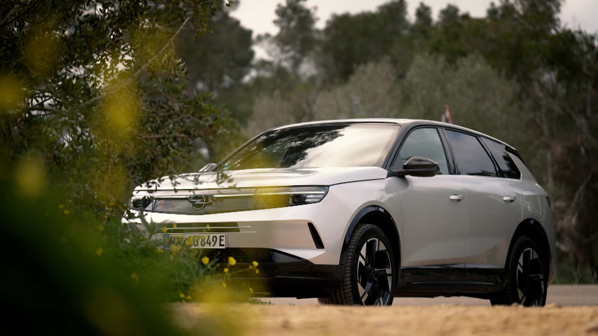 "auto mobil" am 16. März auf VOX: Opel Grandland, Mercedes CLA & mehr