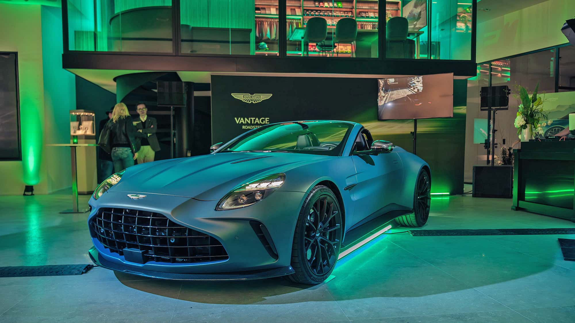 Nord-Ostsee Automobile: Aston Martin Vantage Roadster 2025 jetzt in Hamburg