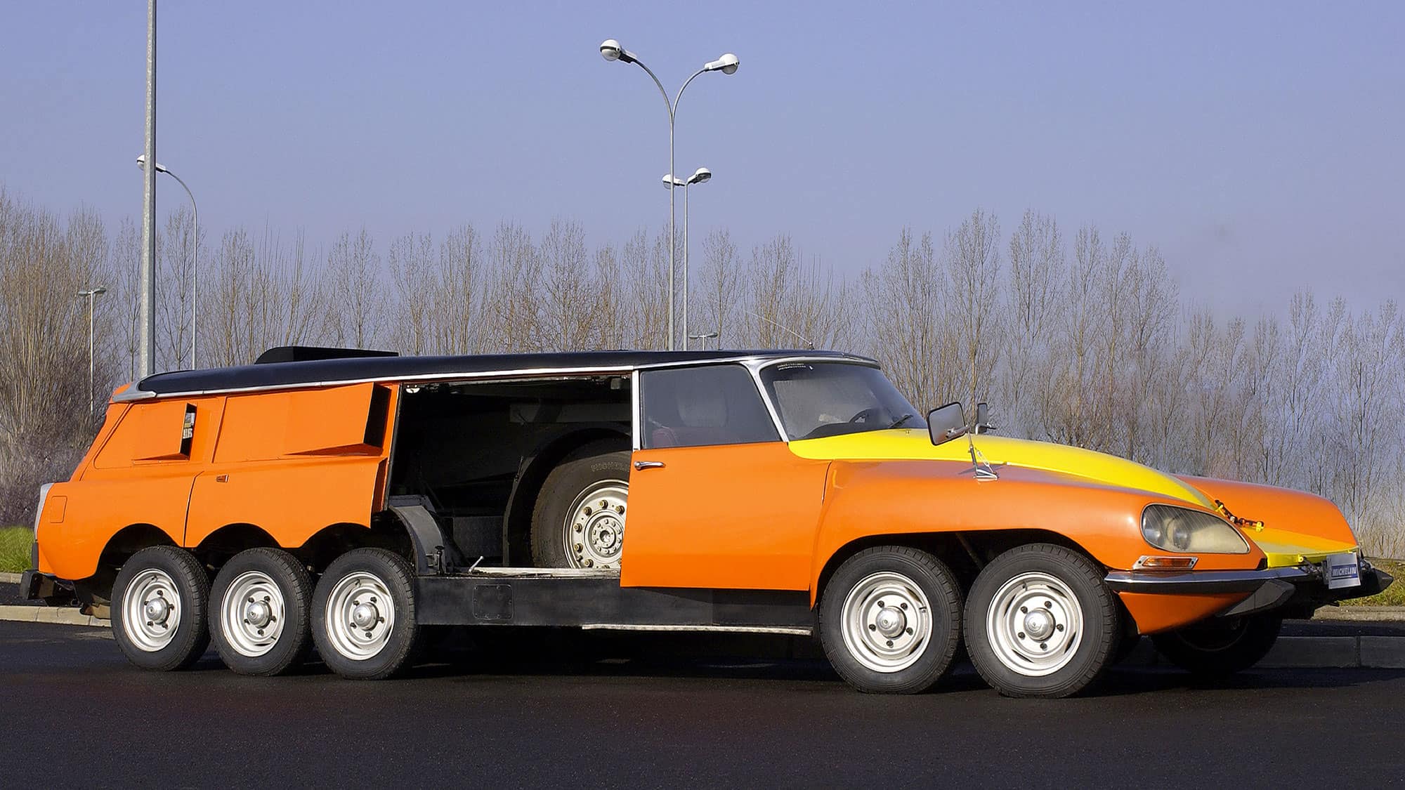 Technik-Wahnsinn auf Citroën DS: Warum Michelin ein Auto mit elf Rädern ...