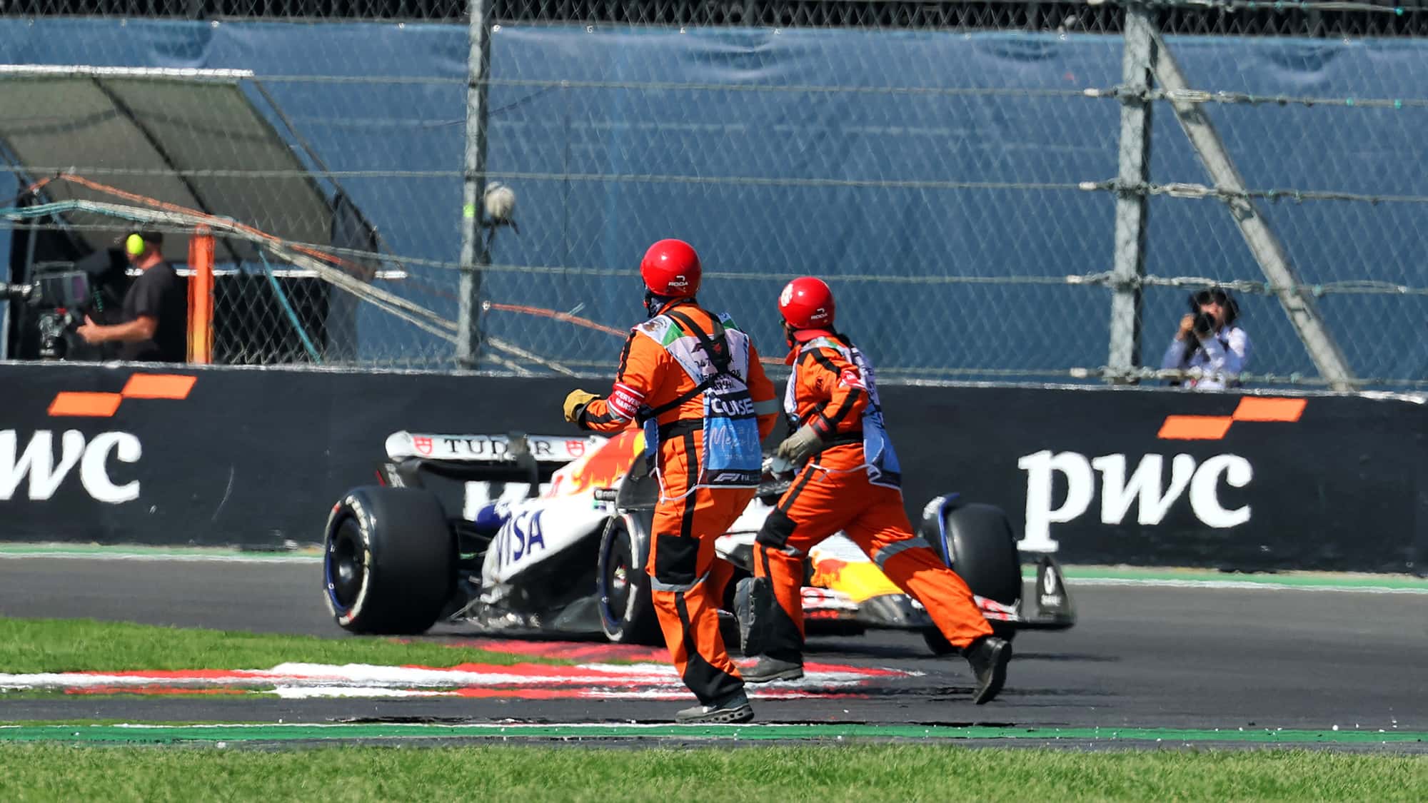 Zwischenfall mit Streckenposten in Mexiko: Liam Lawson sauer über ...