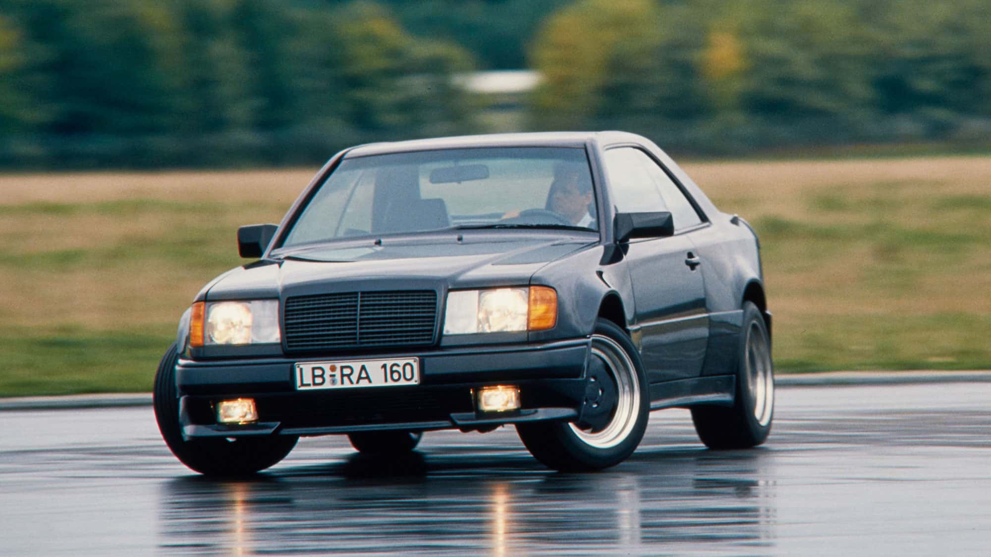 Mercedes-Benz 300 CE 6.0 AMG: "The Hammer" im Original-Test von 1988
