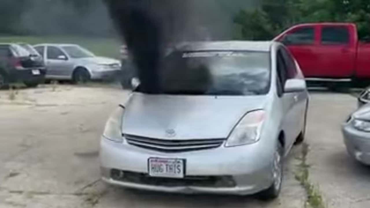 Cummins Rollt Kohle Auf Prius Cummins TURBO DIESEL AWESOME BURNOUT